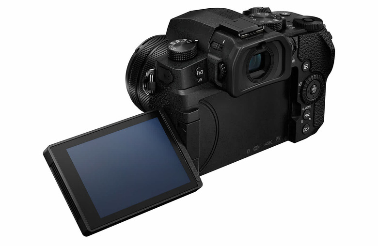 Panasonic's G95 is a do-it-all hybrid mirrorless camera