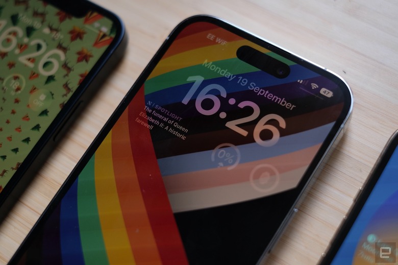 iOS 16 review: Apple opens the lock screen