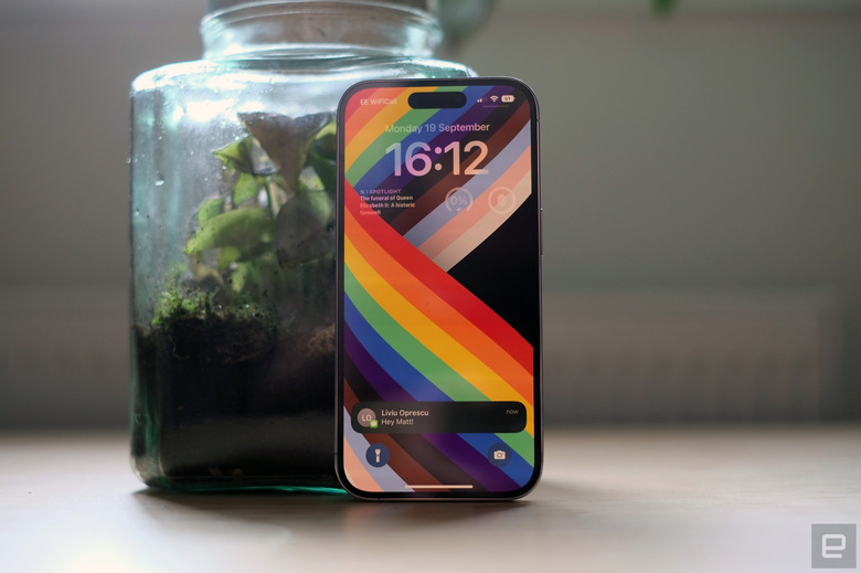 iOS 16 review: Apple opens the lock screen