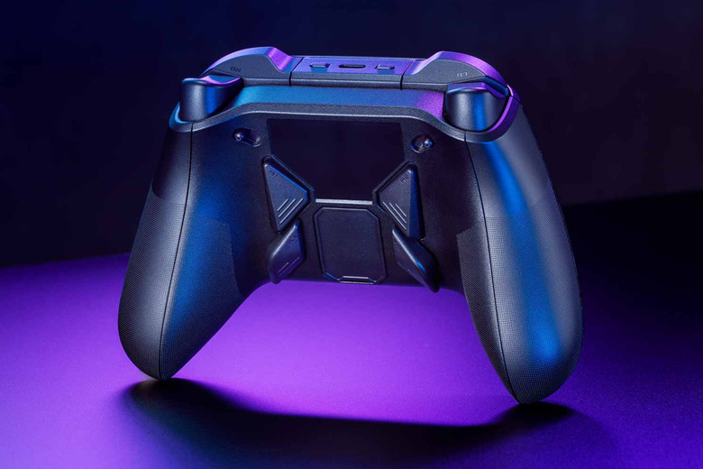 ASUS' new Xbox controller has a tiny, customizable OLED screen