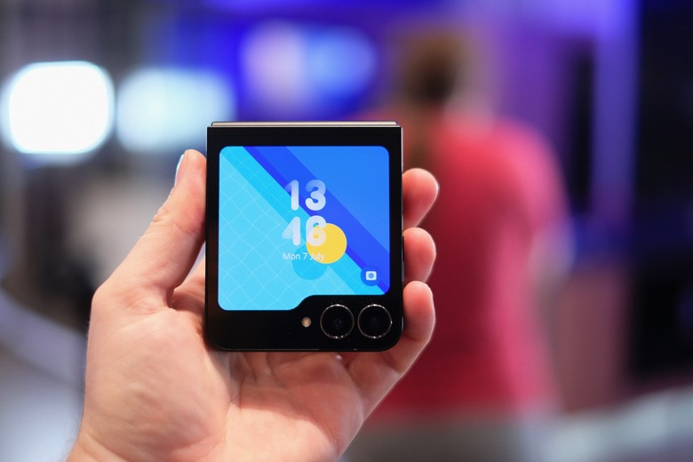 Samsung Galaxy Z Flip 7 hands-on: Bigger screens, bigger battery ...